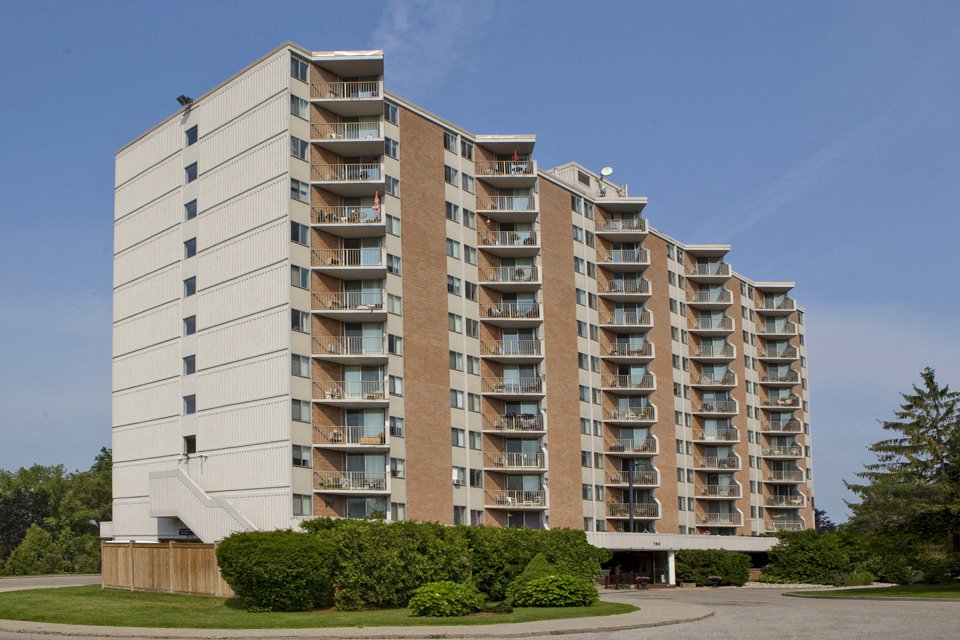 Sunset Towers - 154 Sunset Drive, St. Thomas, ON