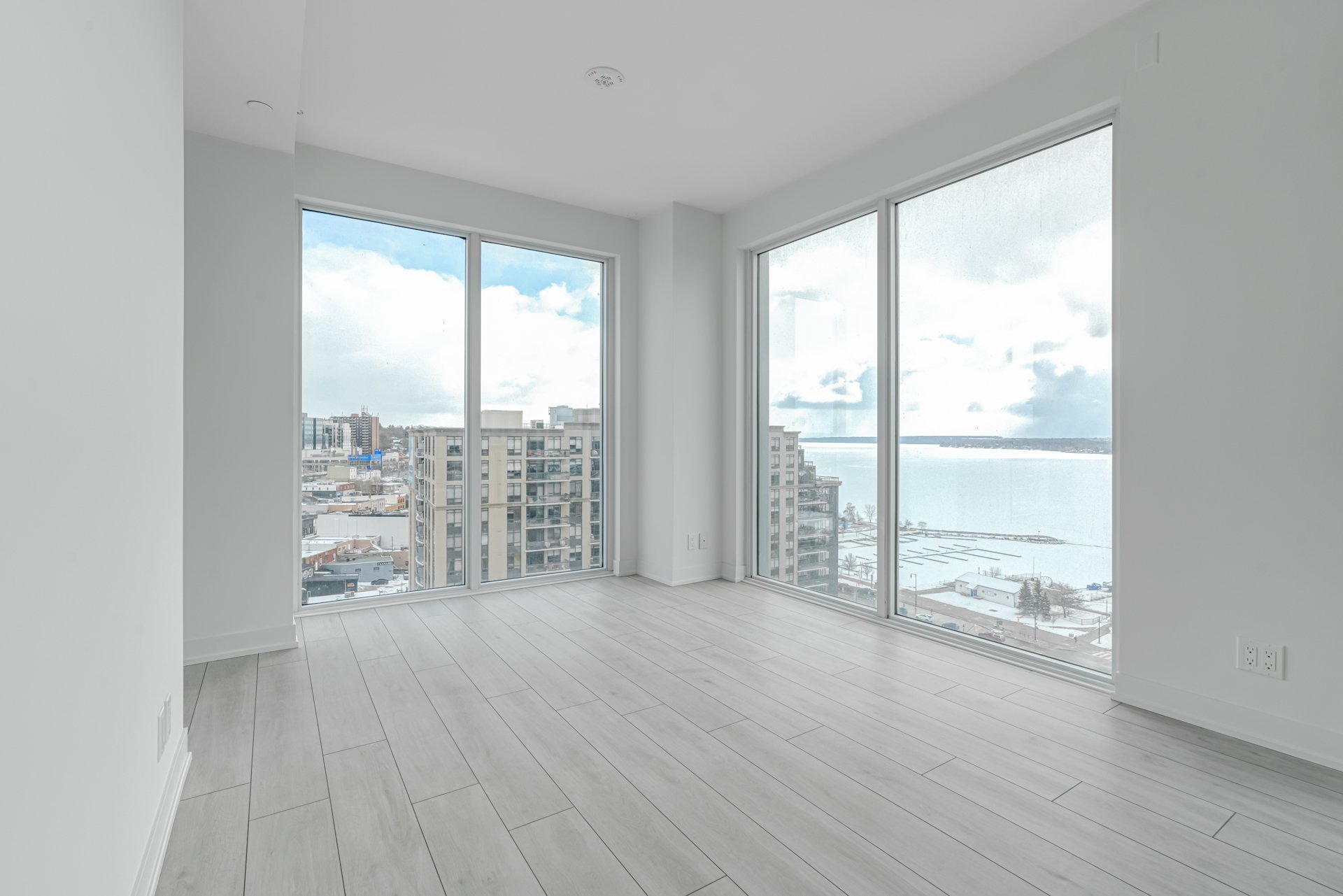 39 Mary Street, Barrie, ON - Condo for rent