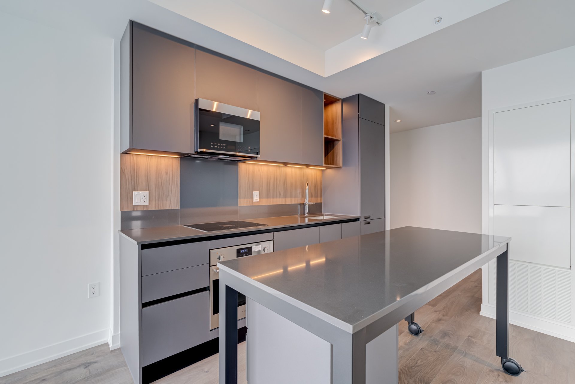 39 Mary Street, Barrie, ON - Condo for rent