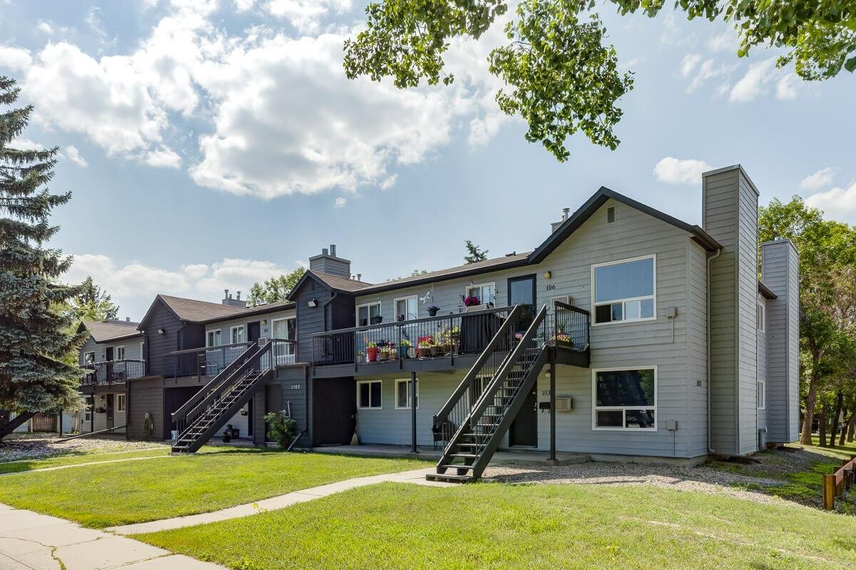 Edinburgh Place - 3102 Edinburgh Dr, Regina, SK