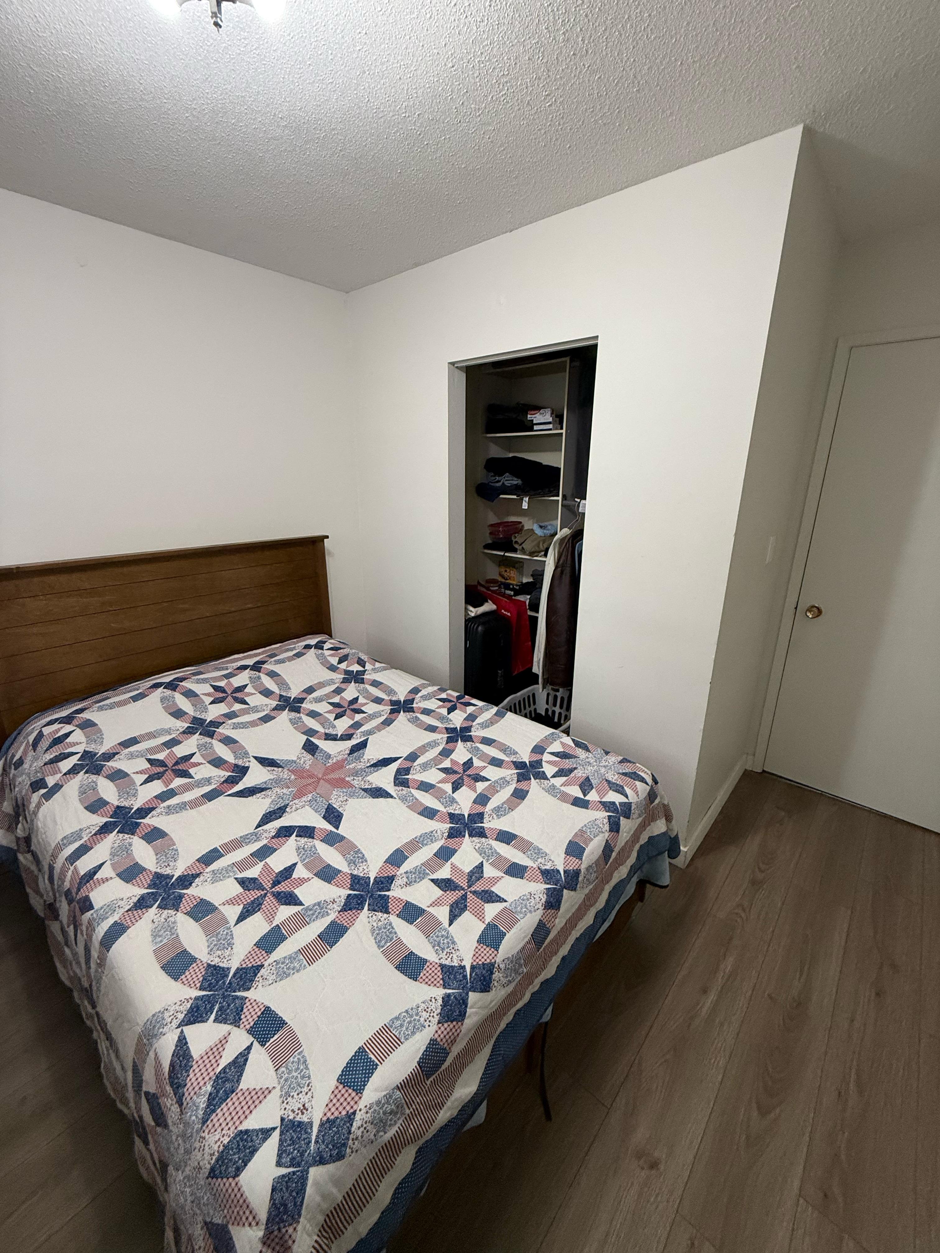 95 Avenue, Surrey, BC - Room for rent