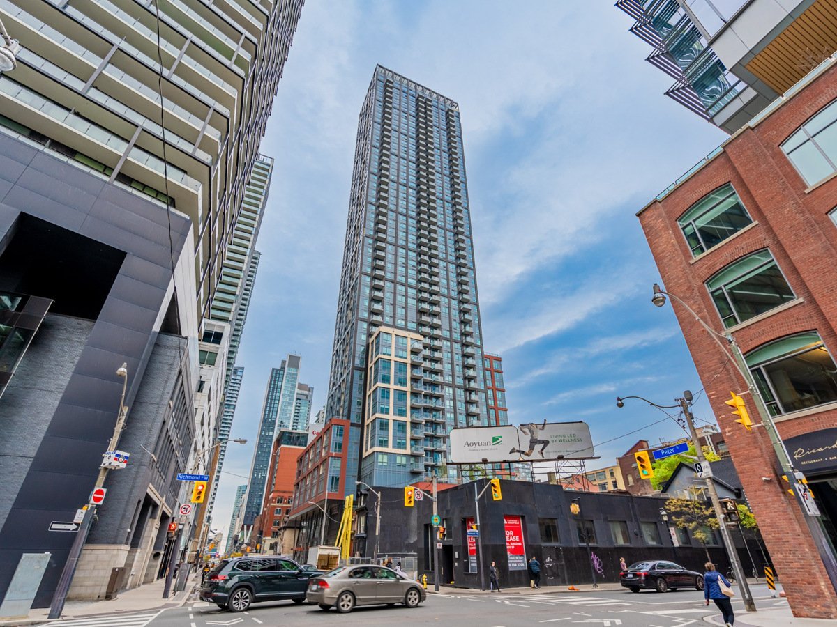 Rentals.ca :) 108 Peter Street, Toronto ON for Rent